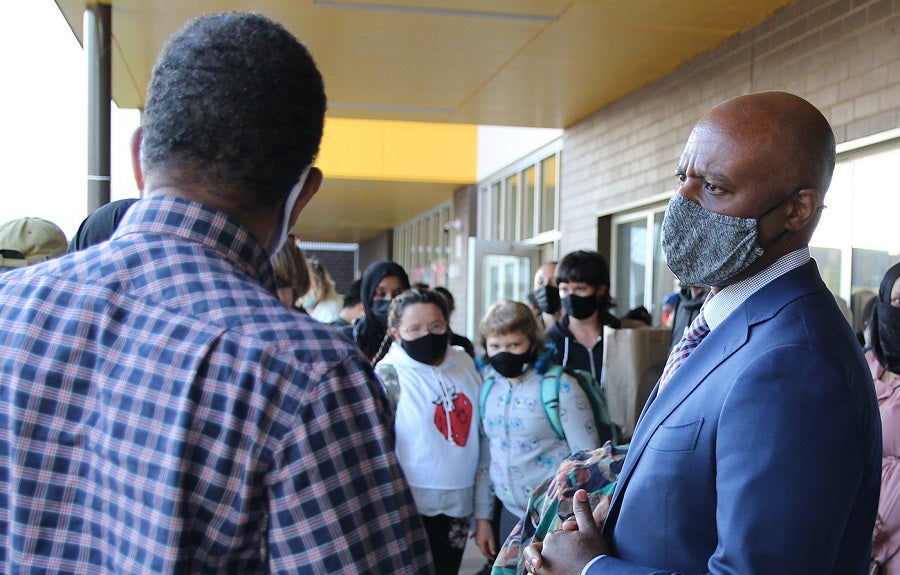 የ2022ፀደይየዋናሃላፊጆንስየማህበረሰብማዳመጥጉብኝት - Seattle Public Schools