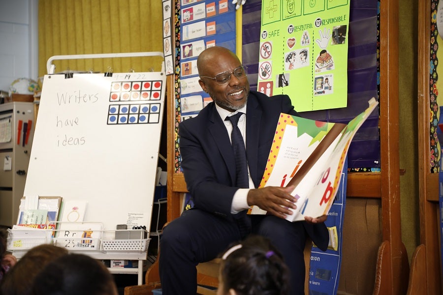 News : Superintendent Kindergarten Room Visit - Seattle Public Schools